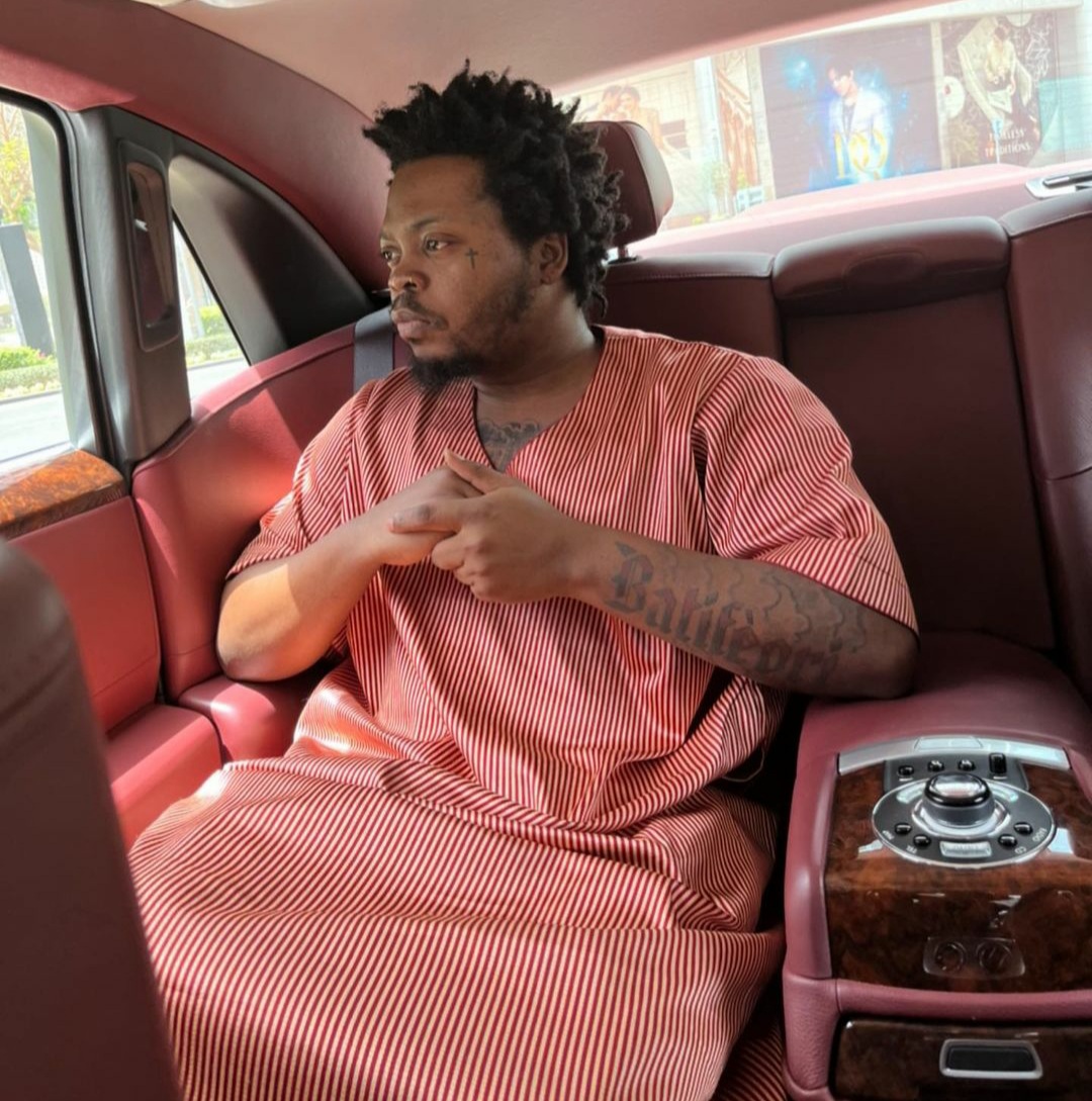 Olamide Badoo Flaunt is "Bati fe o ri" Tattoo, Amuse Audience